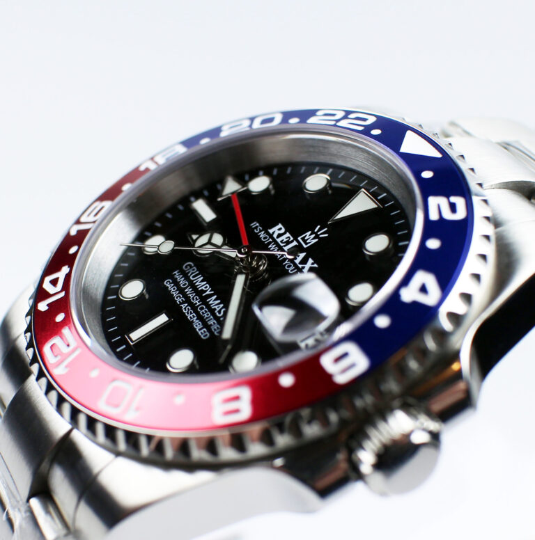 Relax Red & Blue GMT - Relax by Atelier Perpetuel