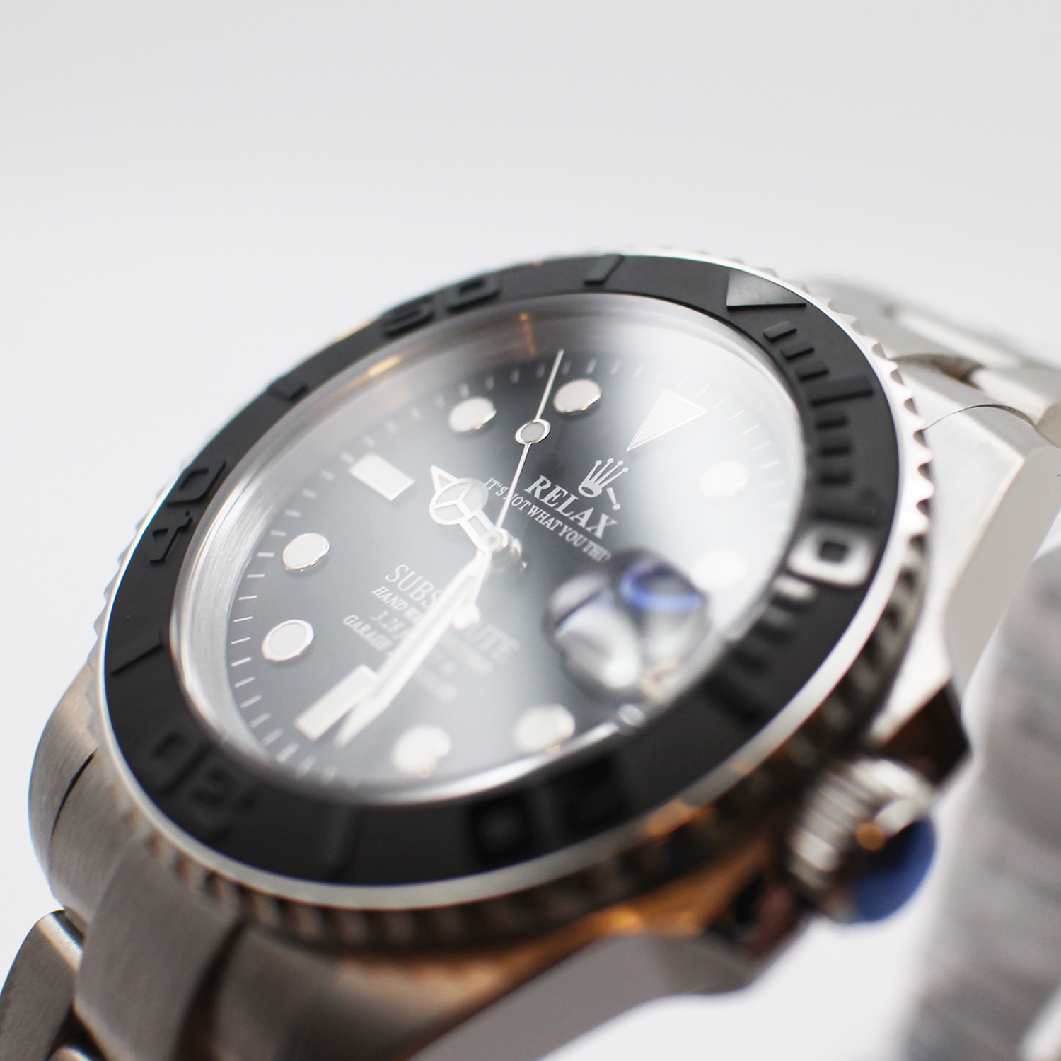 Relax Sub Yacht Diver Black – Relax by Atelier Perpetuel