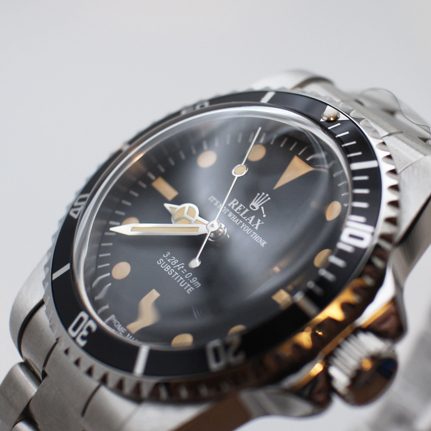 Vintage Style Relax No Date Sub – Relax by Atelier Perpetuel